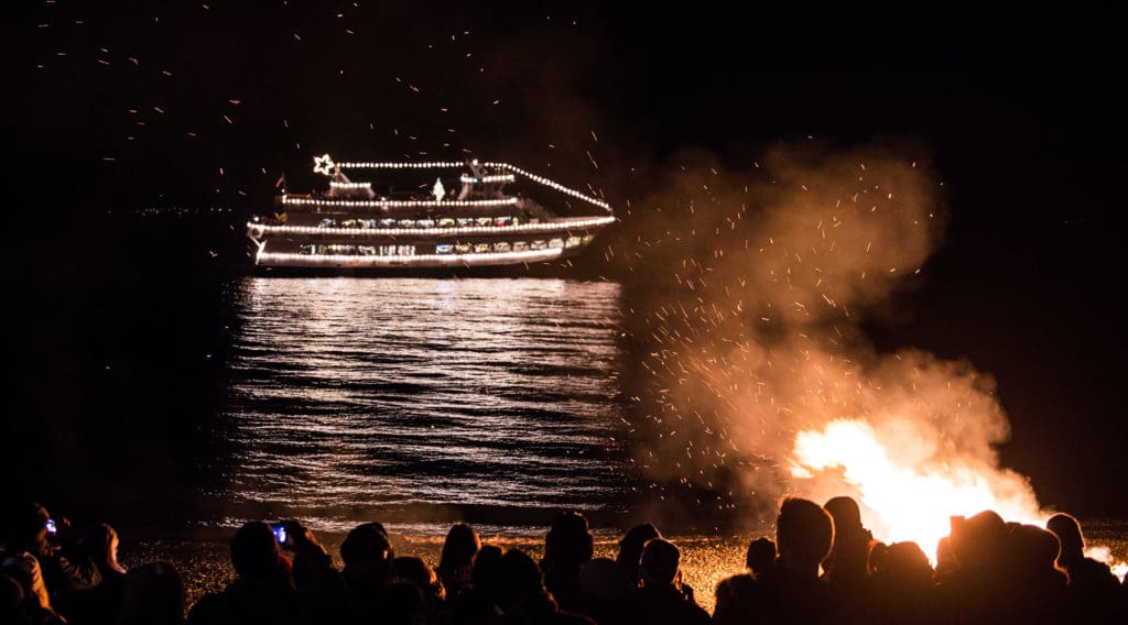 Top 5 Onshore Spots to View the Christmas Ship™ Festival - Argosy Cruises